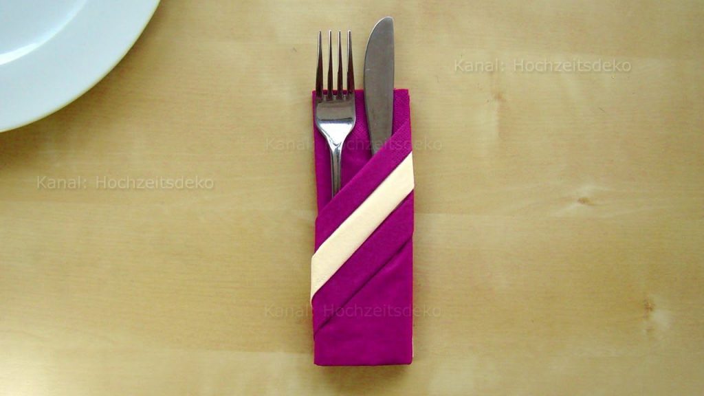 Pliage serviette papier range couvert - fleur de passion