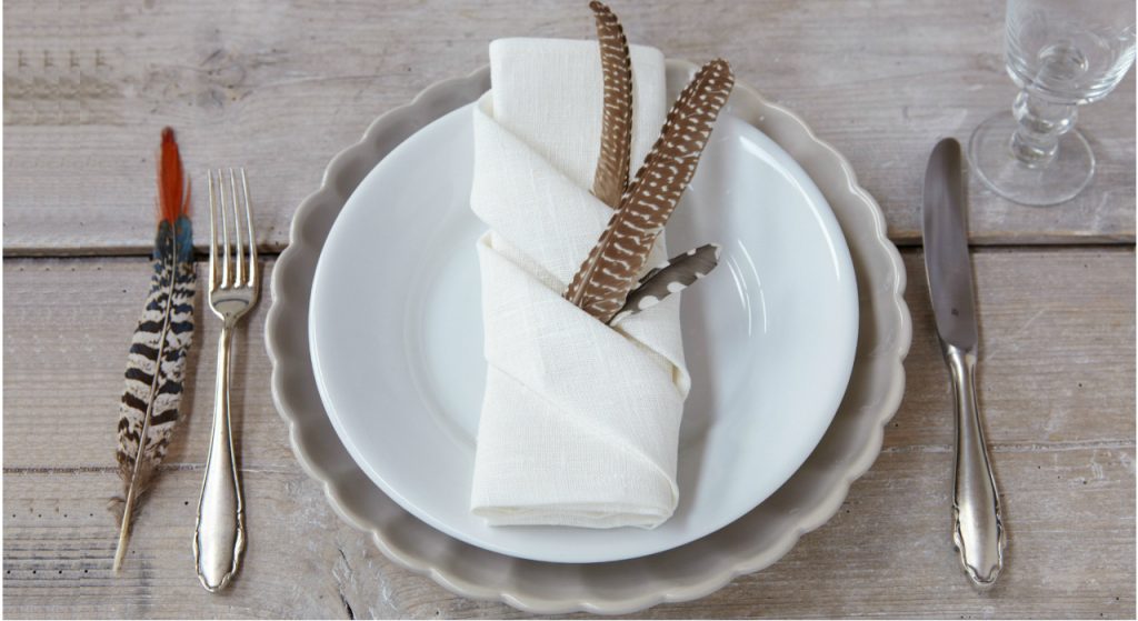 Pliage de serviette en papier pour couvert - fleur de passion